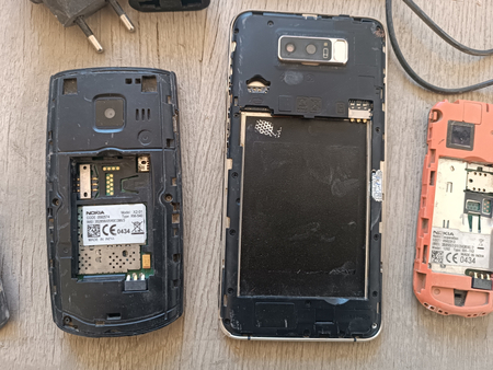 Telefonlar sotiladi