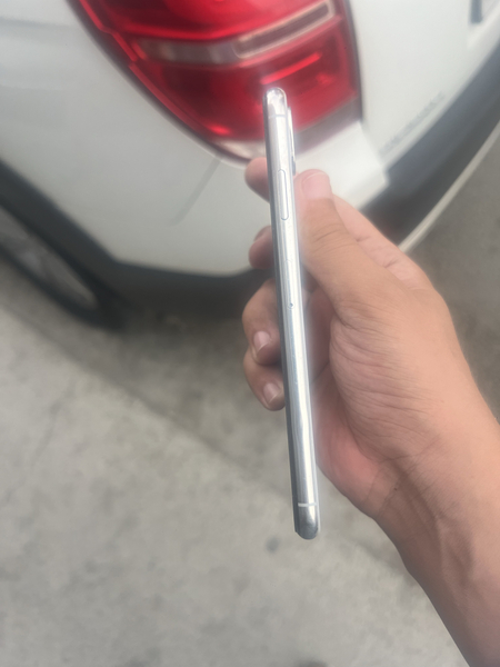 Iphone x max xotira 64 gb..xolati alo darajada korobka dokument bor