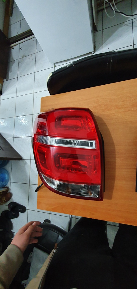 Captiva 3,4 orqa fara 101 % orginal koresk ki xolati yengi