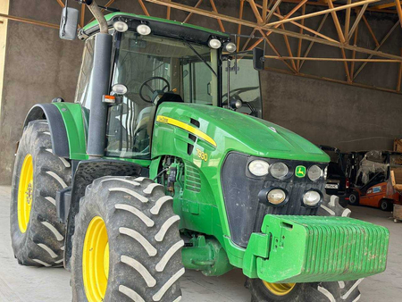 Трактор John Deere 7930