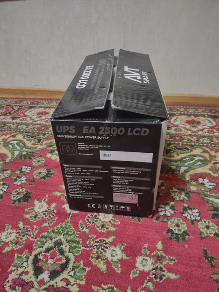 Бесперебойный источник питания UPS EA 2300 LCD