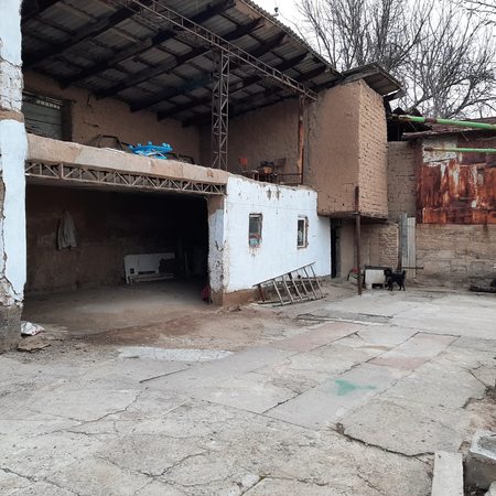 Продается участок в Азадбаше 7,5 соток, жилой дом из 4-х комнат.