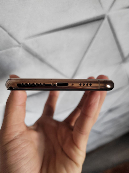 Iphone xs max srochna sotiladi