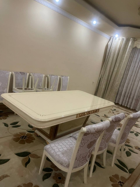 Mebel sotiladi b.u