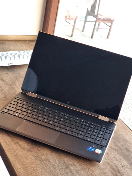 HP Spectre 360x / Dizaynerlarga/ Amerikada olıngan