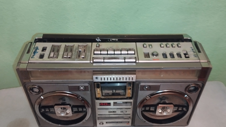 Продаю магнитофон SHARP 96-96.