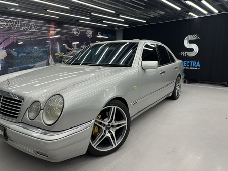 Mercedes-Benz w210