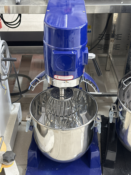 Mixer 30litir yangi model 1 yil garantiya beramiz