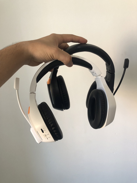 Mikrafonli gamer quloqchinlari