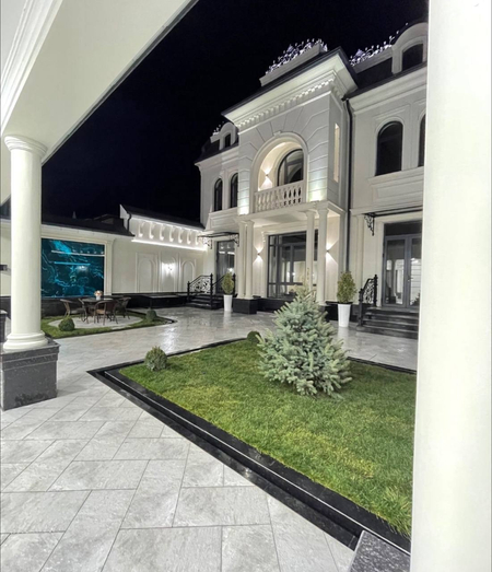 Продается 3х этажный  дом, ор-р:Лукойл заправка, 420м2