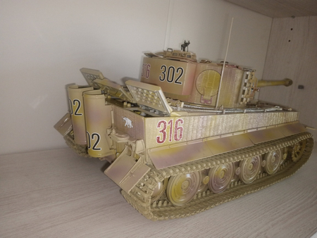 Танк ,Тигр. В масштабе1/16. Более 40см.