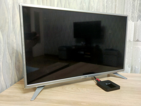 Продается телевизор в идеальном состоянии с приставкой TV Smart box
