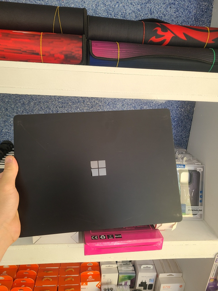 Microsoft laptop core i7-8650U/16GB RAM/512GB SSD/ Touchscreen