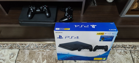 Продам ps4 с играми на двоих и двумя джойстиками