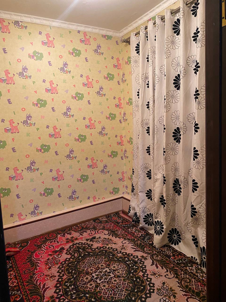 Chilonzor 2 zona 1- etajda uy sotiladi 60.000 dollor