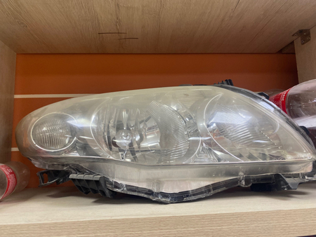 Toyota yengi va b/u zapchastlari bor