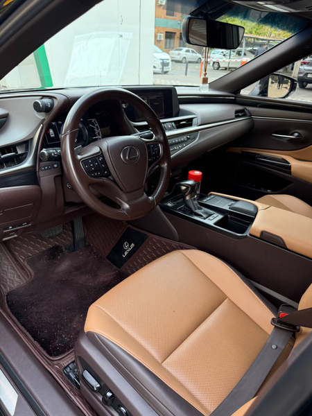 Lexus ES300 hybrid oʻzimmiki srochno sotiladi 2021