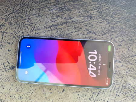 iPhone 12 mini в хорошем состоянии