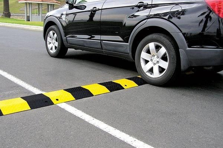 Ограничитель скорости автомобиля