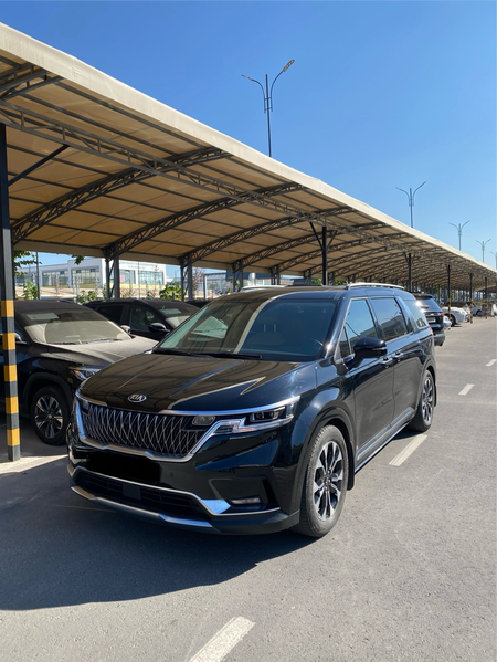 Kia Carnival 2021 full pazitsiya