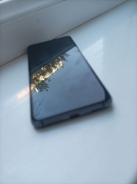 Samsung S21 5G sotiladi holati zo'r aybi yo'q ishlashi zo'r.