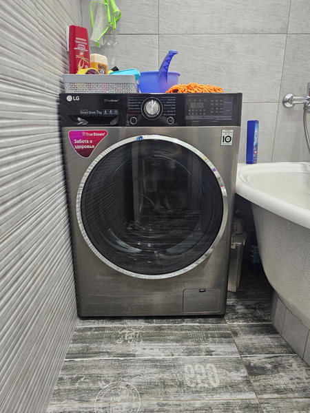 ПРОДАМ LG F2J9HS2S 7кг Стиральная машина (TrueSteam/TurboWash/ThinQ).