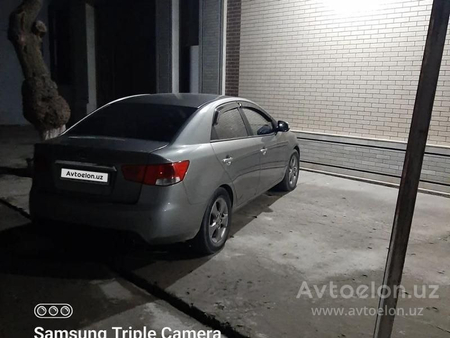 Kia forte 2008 yili srochna sotiladi