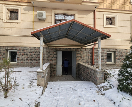 Продаётся  нежилое помещение  в Яшнабадском районе  общ.площадь-305м².