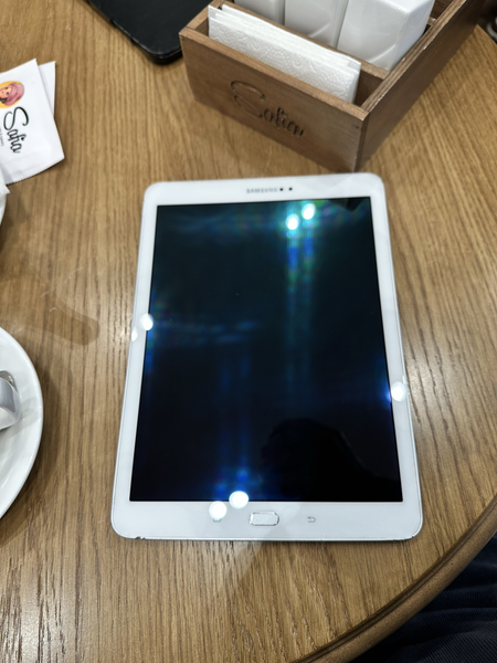 Galaxgy tab S2 в хорошем состаяние
