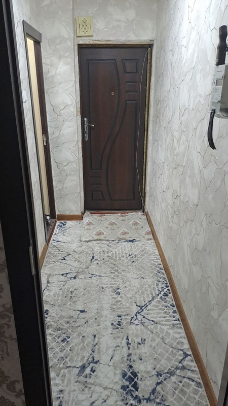 Срочно продается на Авиасозлар-4 (2/4/5 армянский дом балкон 2х6)
