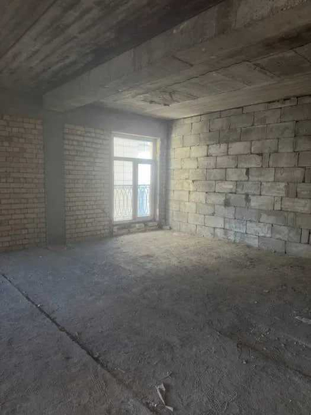 ;срочно продаётся  Яшнабад жк: Oq saroy 2ком квартира 70м2 коробка