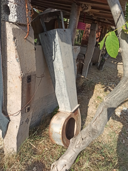 улитка вытяжка промышленная с трубой .  зделанаая добротно СССР.