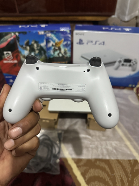Ps4 Fat Limetd Edition Xotirasi 500GB SSD Versiyasi 6.72 Koreya region
