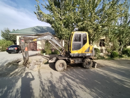 Ekskavator sotiladi shu raqamga tel qiling