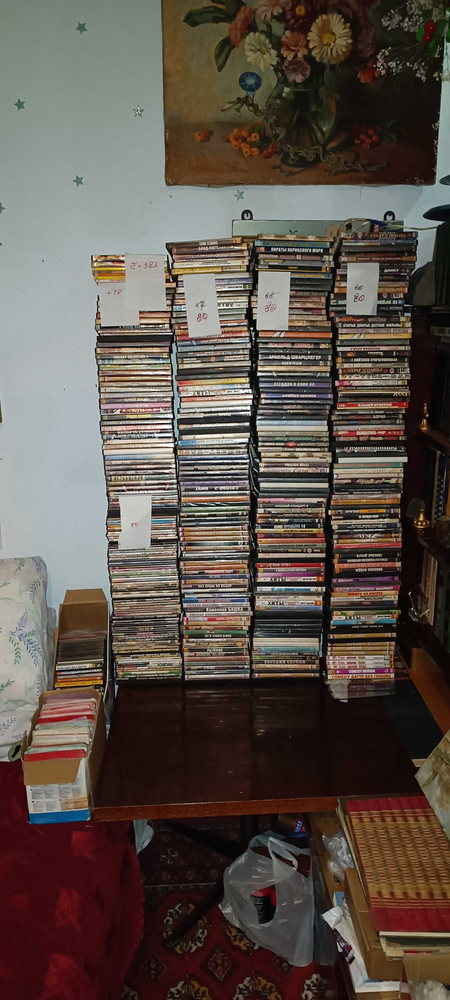 Диски DVD с фильмами/сериалами 350шт, штучно не продается.