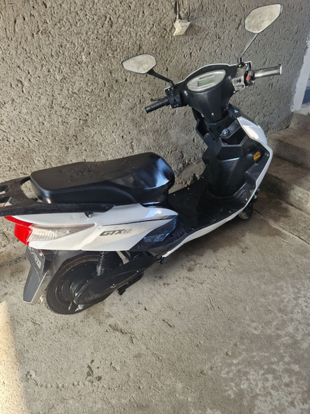 Skuter yaxshi xolatda sotiladi yangiday turibti