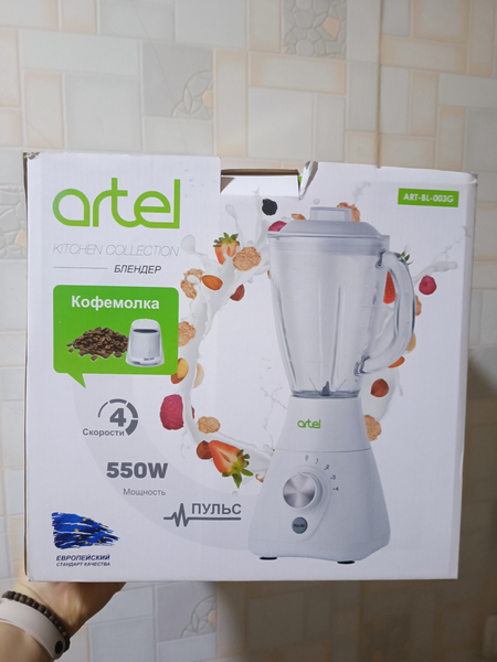 Блендер Artel в отличном состоянии