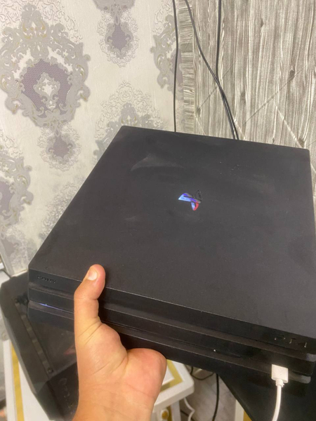 Sony PlayStation 4 Pro Black  1TB  2 Джойстик