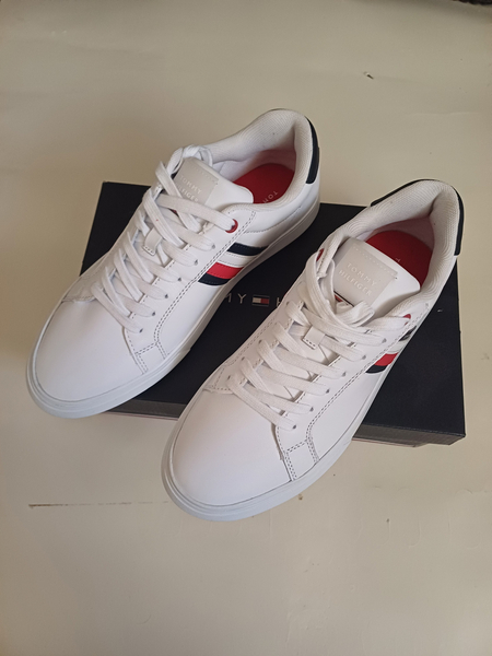 Кроссовки Cupsole Tommy Hilfiger. Кожаные кроссовки.Размер 41.