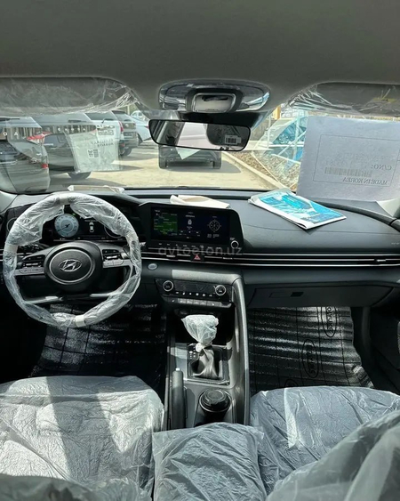 Hyundai elantra barcha turdagi modelar bor