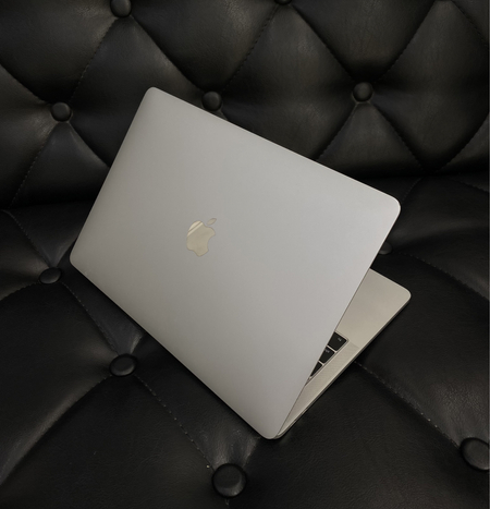 Apple MacBook Pro 2017 года в хорошем состоянии