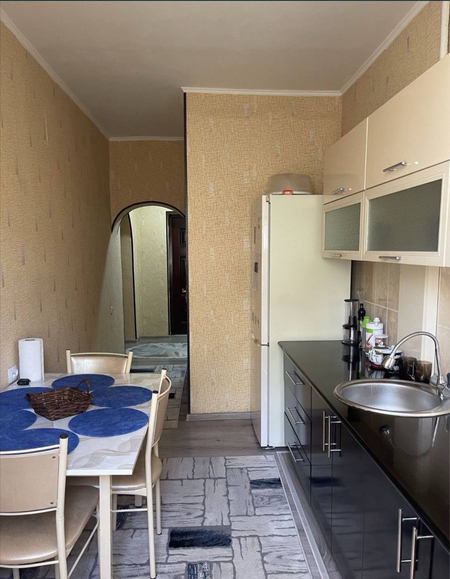 Бобура 3/4/9 продаю квартиру с площядью …72 кв…!