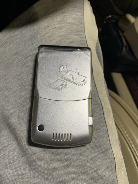 Motorolla rezr 3 sim oqiydi