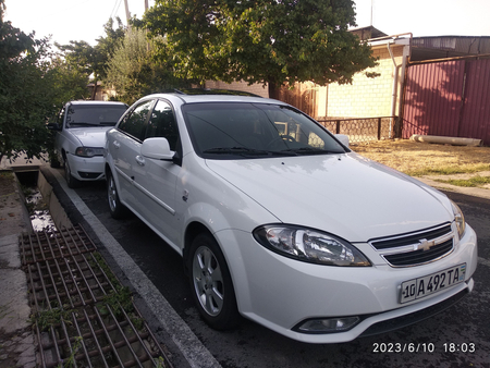 Продаётся Lacetti elegant автомат коробка, 2020 года пробег 53000км.