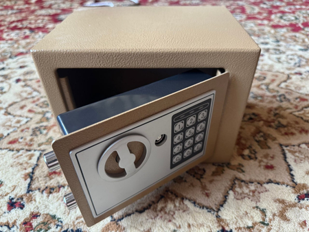 Seyf sotiladi elektroniy kallitiyam bor