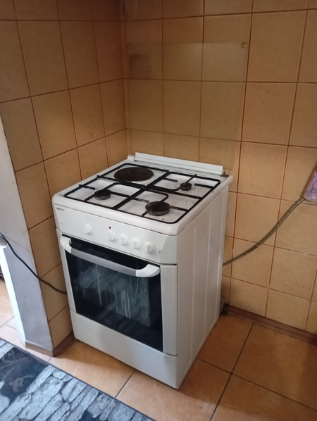 Продаётся газ плита беко работает отлично