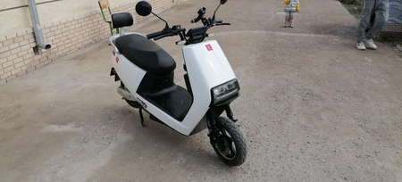 Electroniy skuter abmen benzenli skuterga