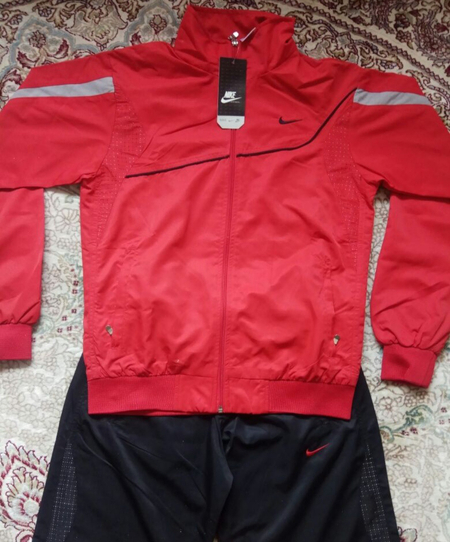 спортивй костюм женский ,Nike,, размер ,,S,, новый