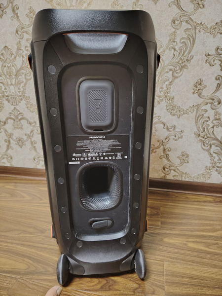 Продаю  JBL 310 акустику