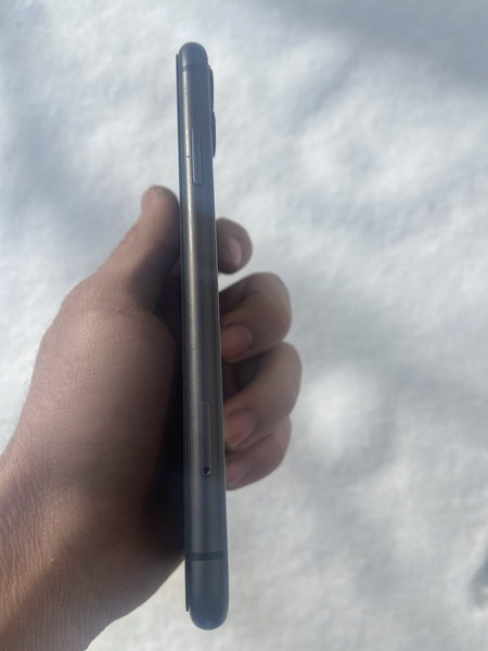 Iphone 11.  Srocni sotiladi
